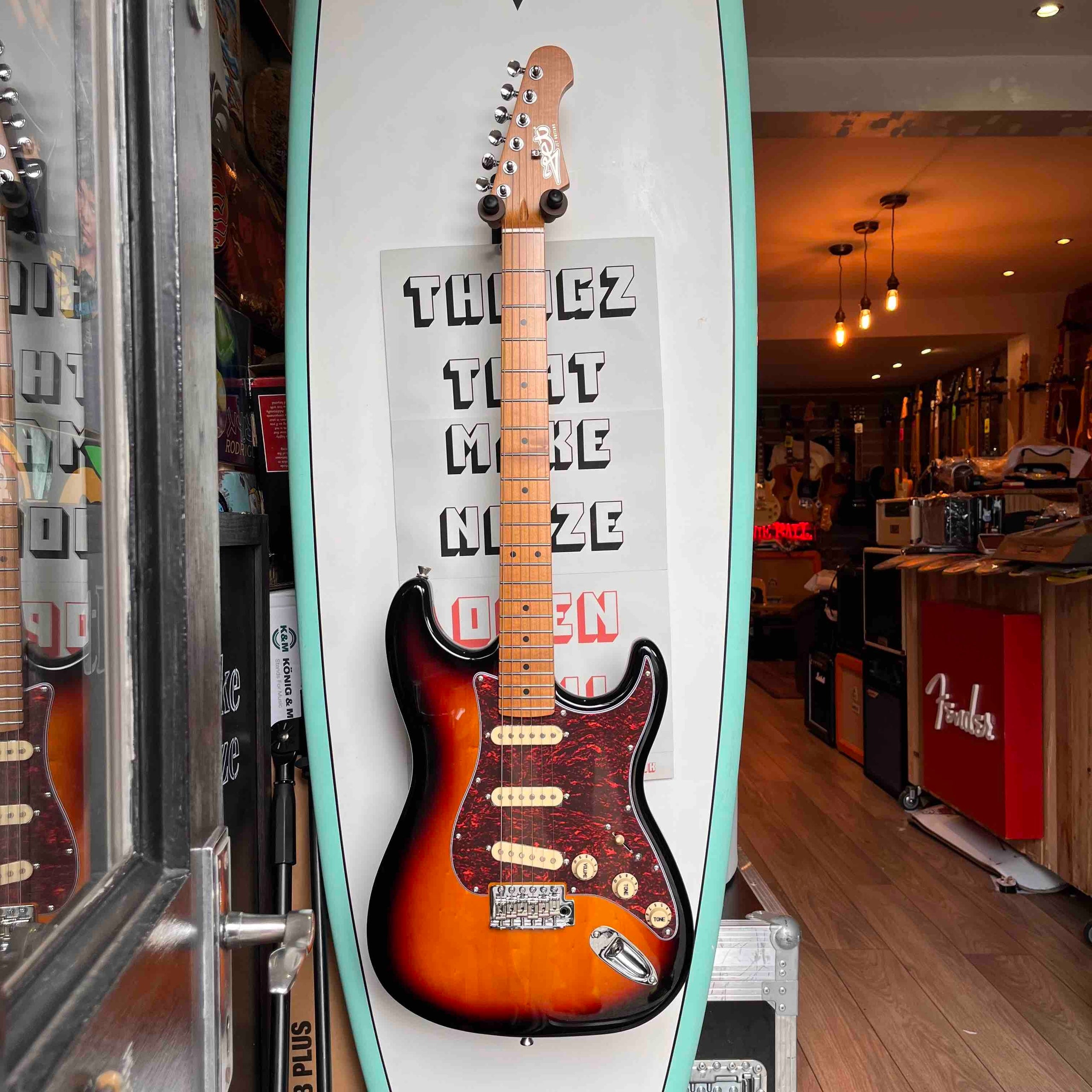 JET JS-300 Sunburst Roasted Maple Neck | Thingz That Make Noize